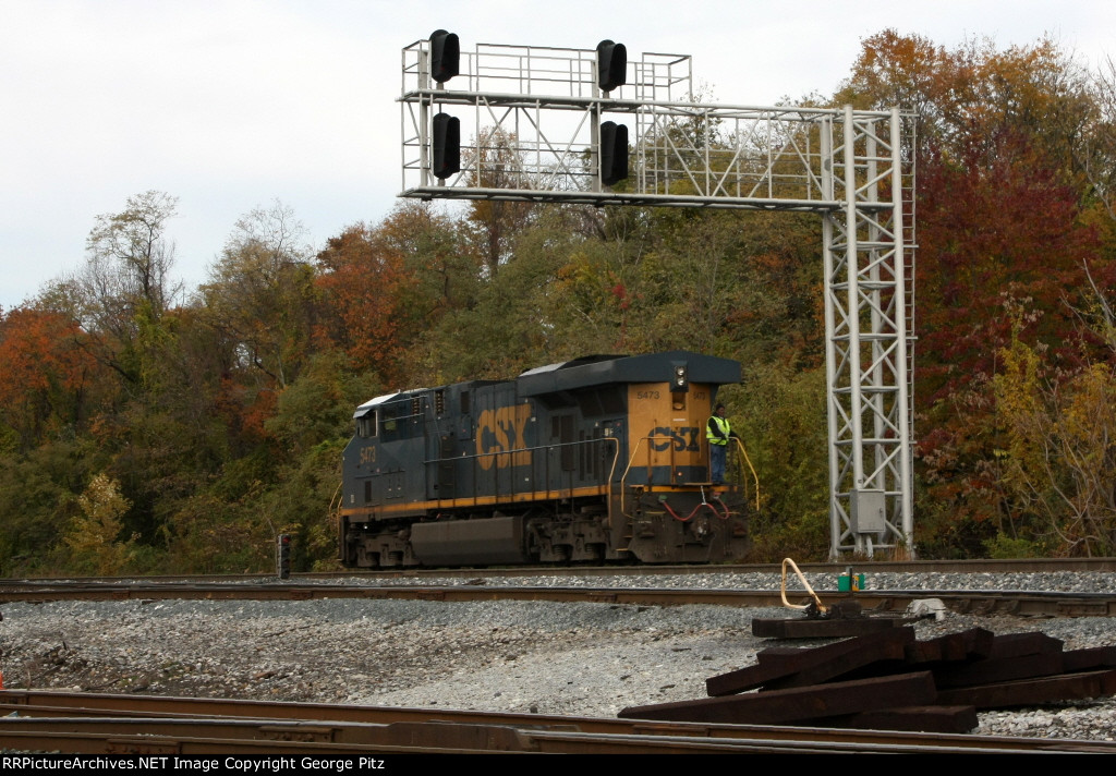 CSX 5473 at Bay View interlocking